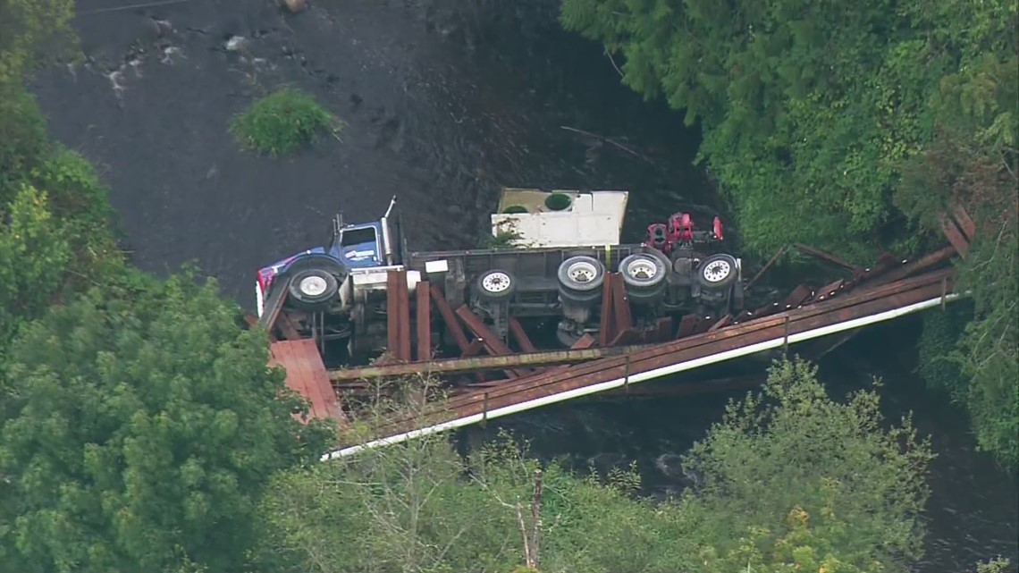Truck into creek after Monroe bridge collapse | king5.com