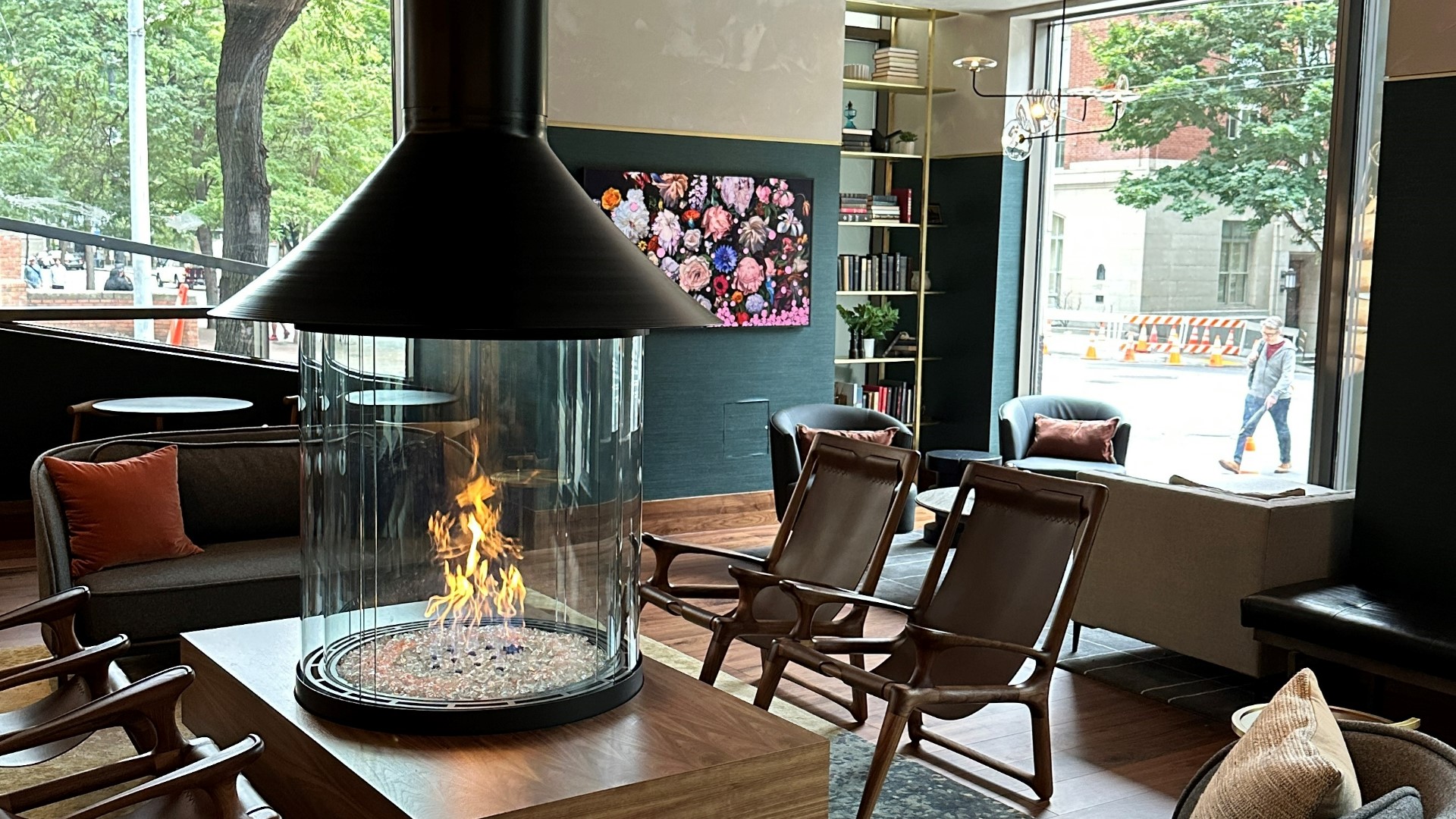 Tee off inside this downtown Seattle hotel | king5.com