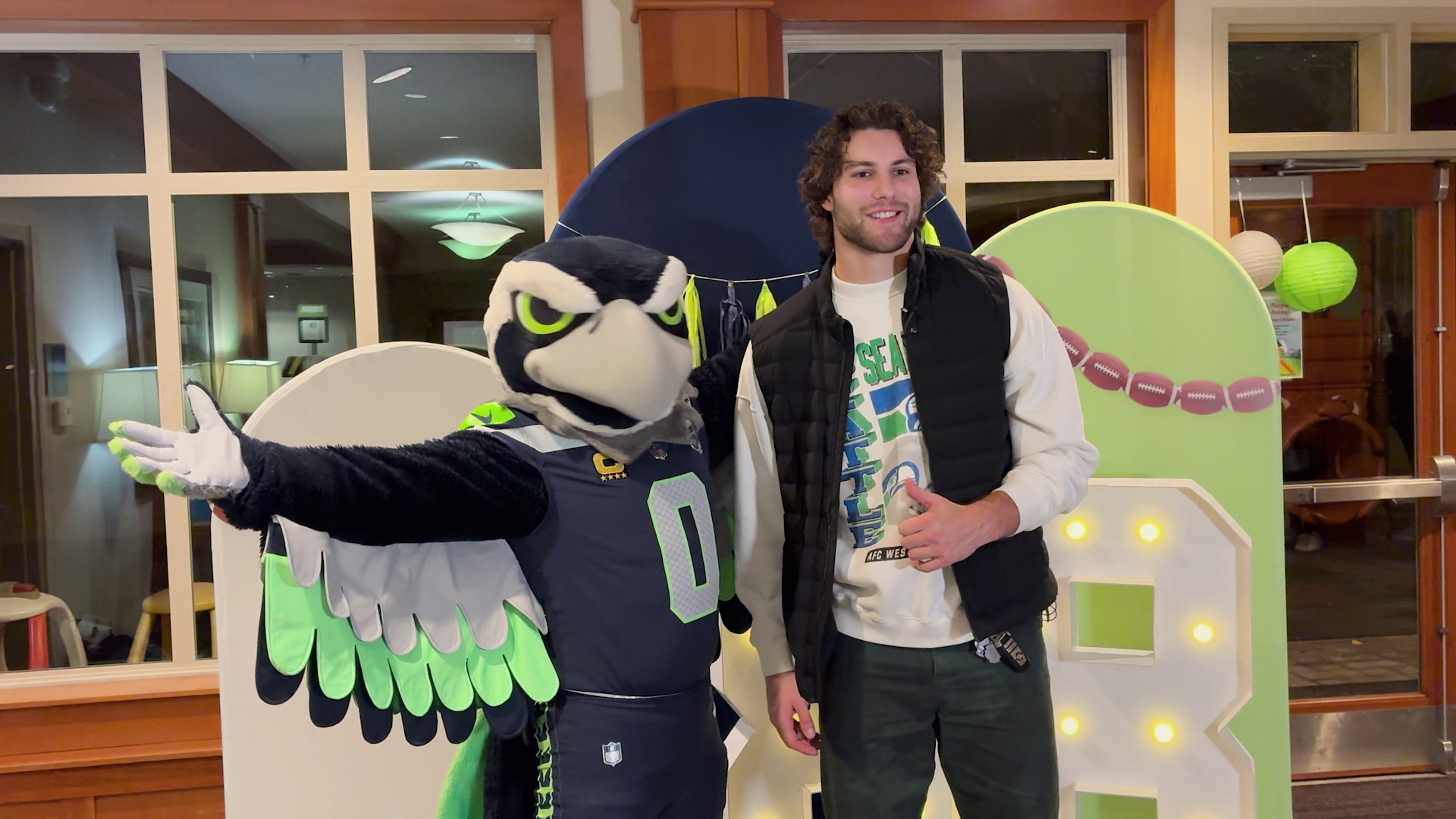 Seahawk AJ Barner helps kids in need at Seattle’s Ronald McDonald House ...