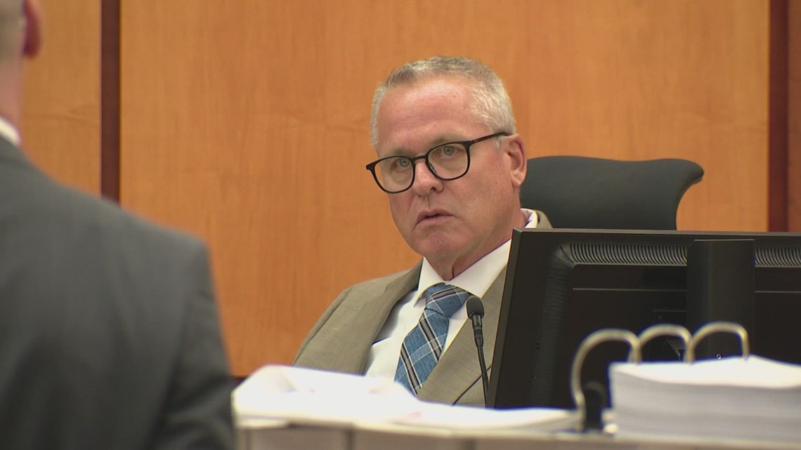 Use of force expert testifies in trial against Tacoma officers | king5.com