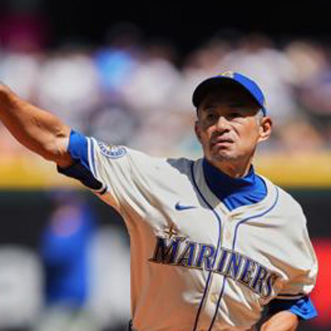 Ichiro Suzuki throws first pitch to Randy Johnson at Mariners game ...