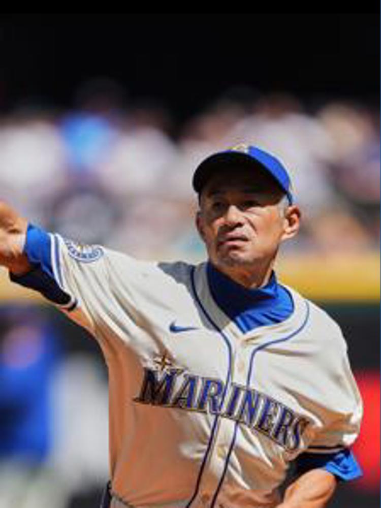 Ichiro Suzuki throws first pitch to Randy Johnson at Mariners game ...