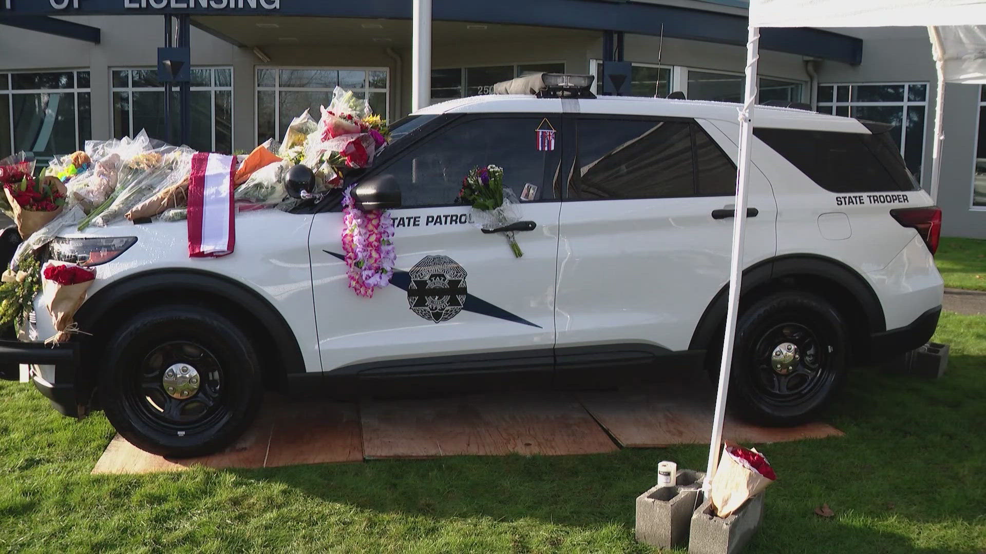 Fallen WSP trooper to be honored with memorial service | king5.com