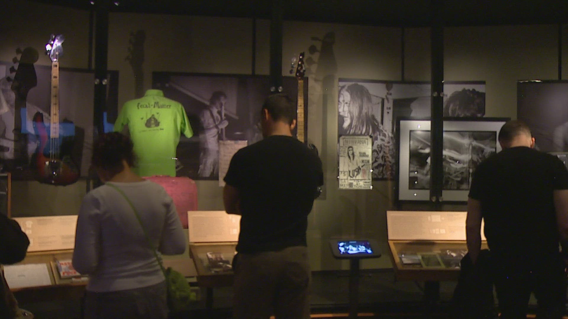 Fans bid farewell to Nirvana exhibit at MoPOP | king5.com