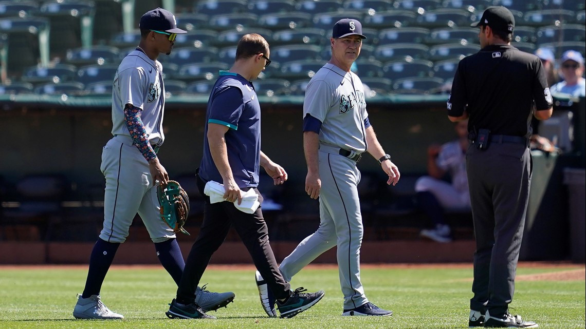 Mariners CF Julio Rodríguez departs with back tightness | king5.com