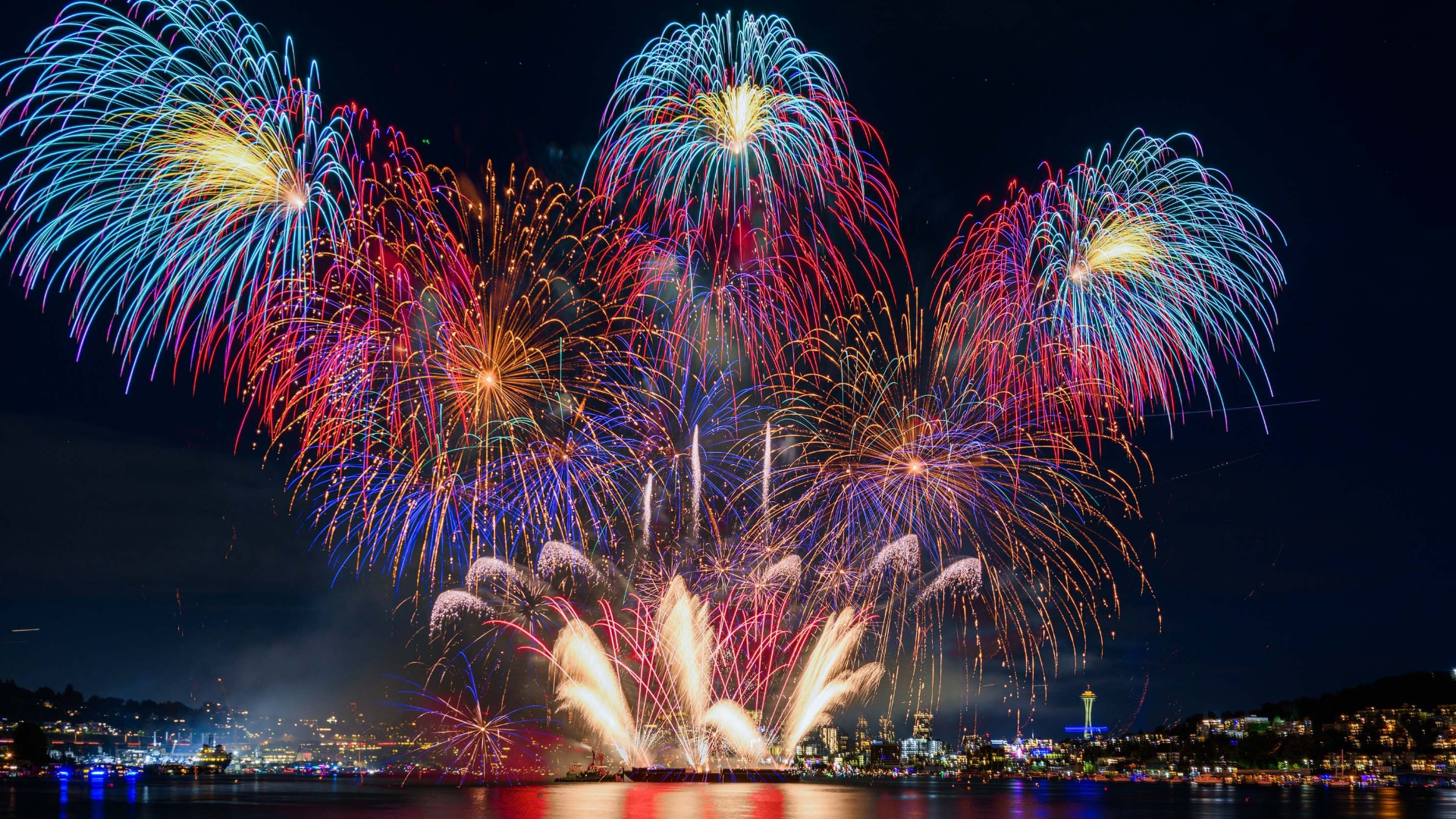 Seattle photographer captures stunning images of firework show | king5.com