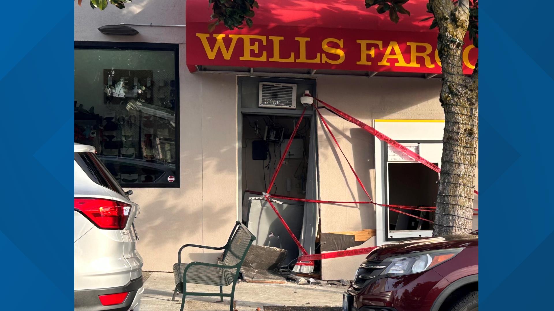 Suspects used van in attempt to rip open ATM in Magnolia | king5.com