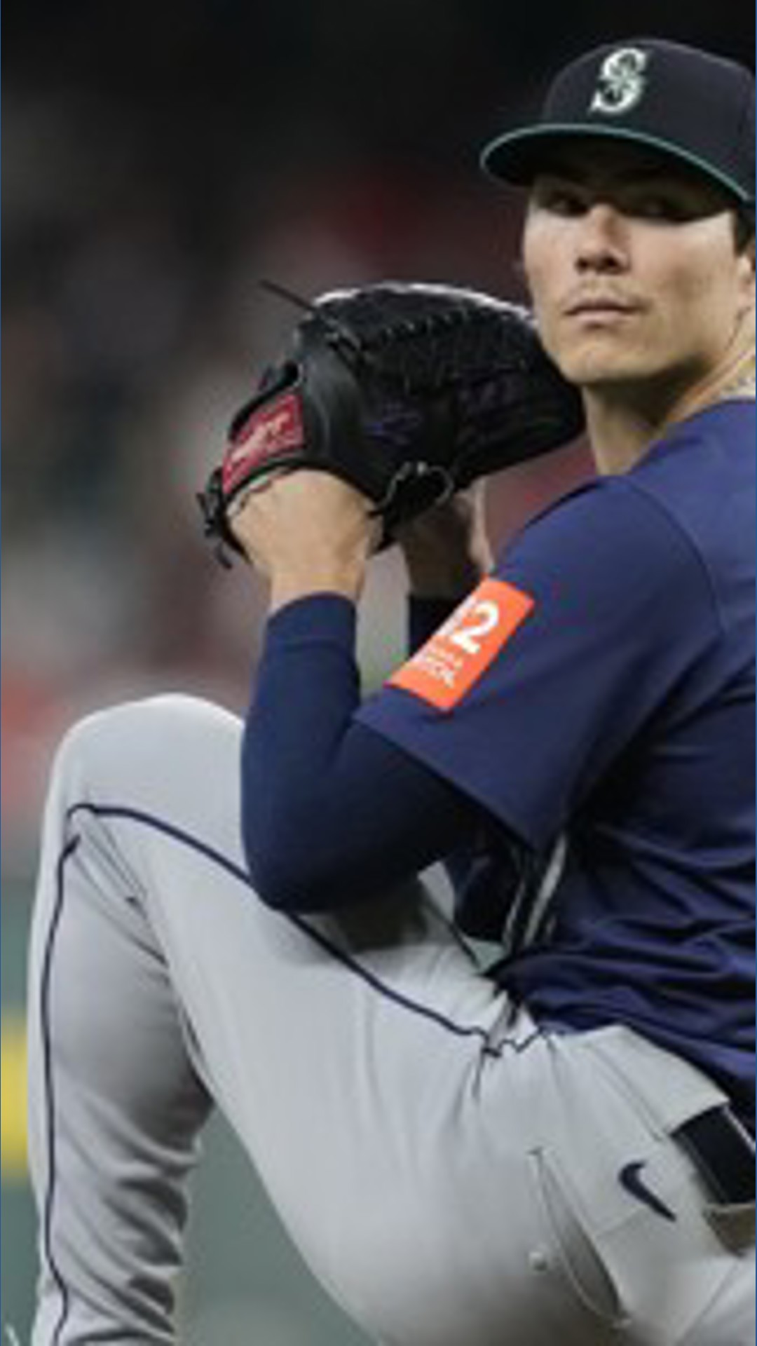 Seattle starter Bryan Woo exits after throwing warmup pitches in 6th vs ...