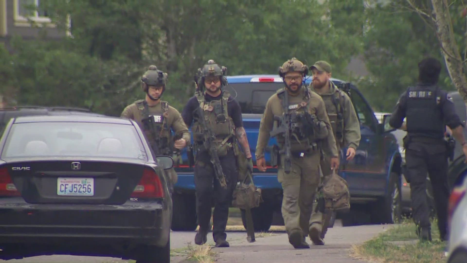 Suspect in custody after SWAT standoff | king5.com