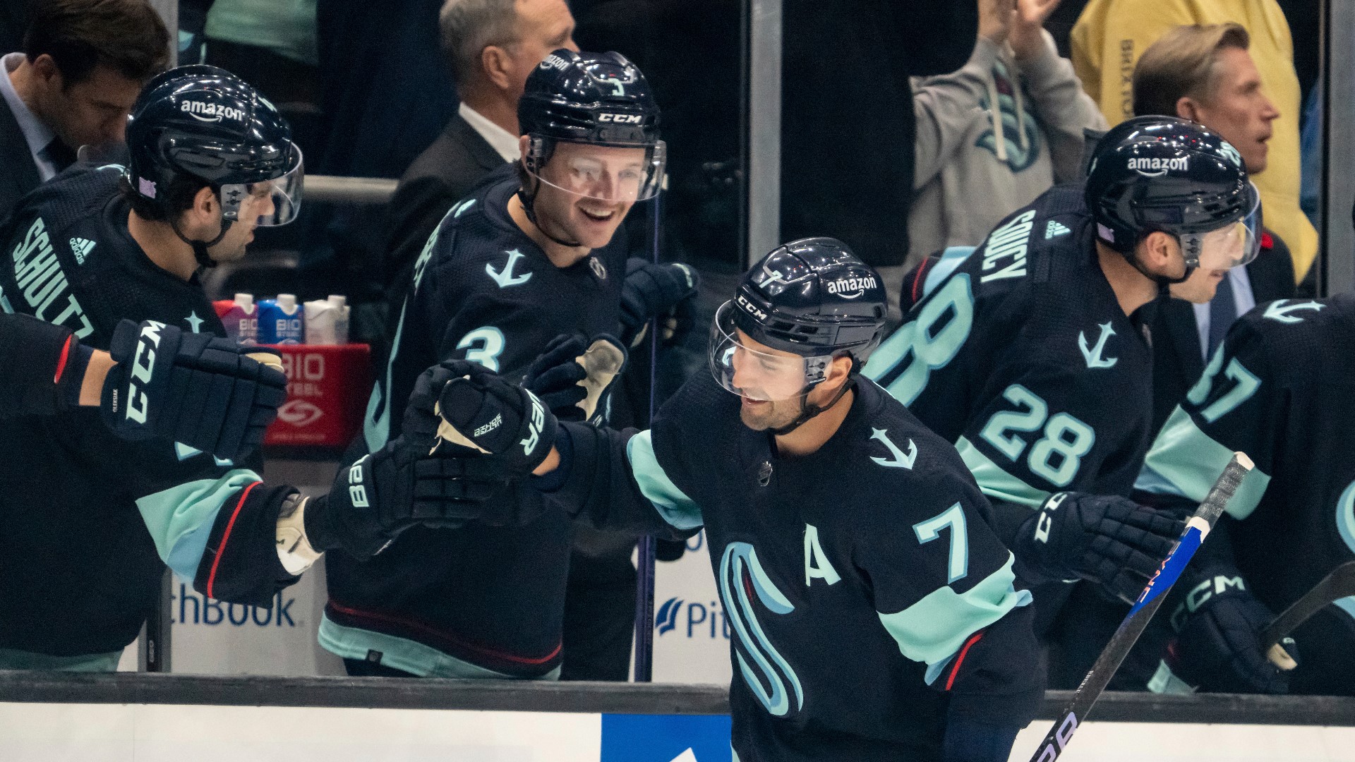 Kraken win fifth straight, beat Predators 5-1 | king5.com