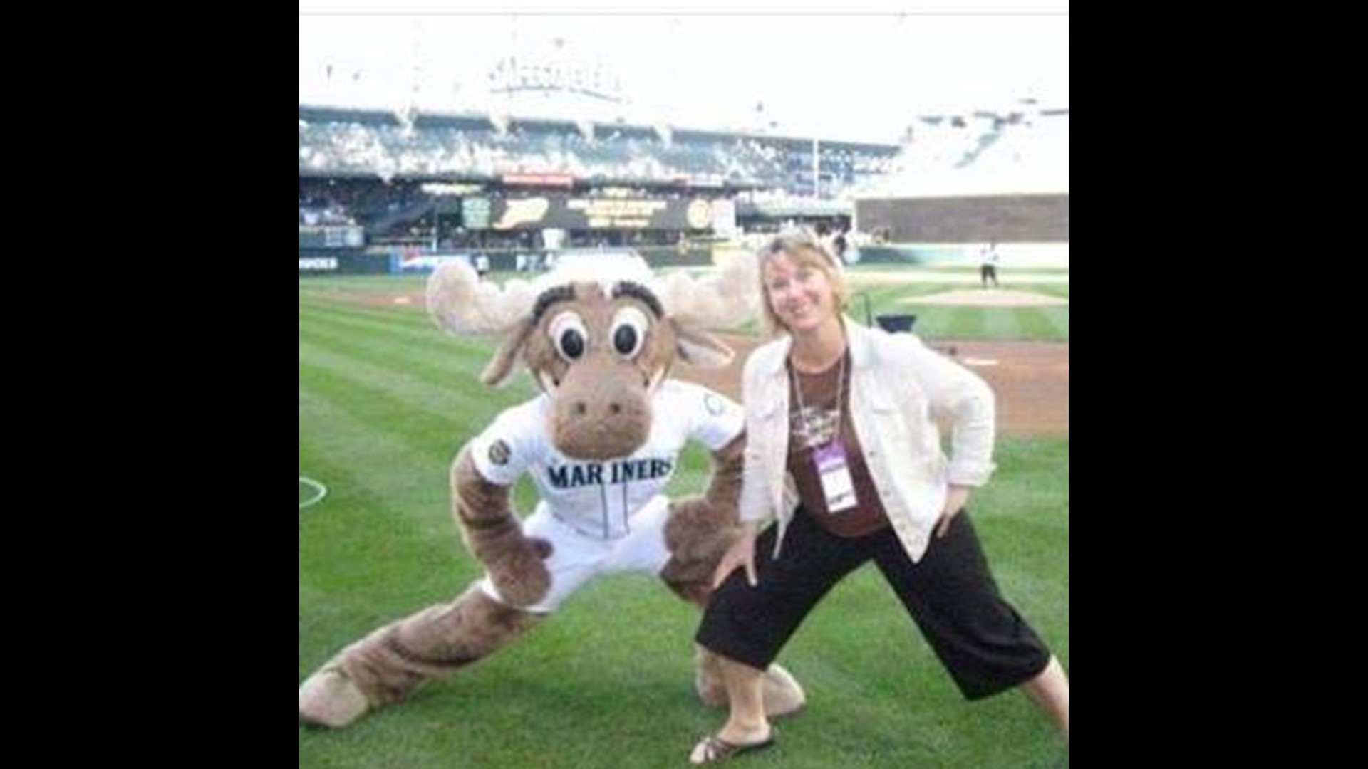 This Seattle woman and her friends are striking a pose around the world ...