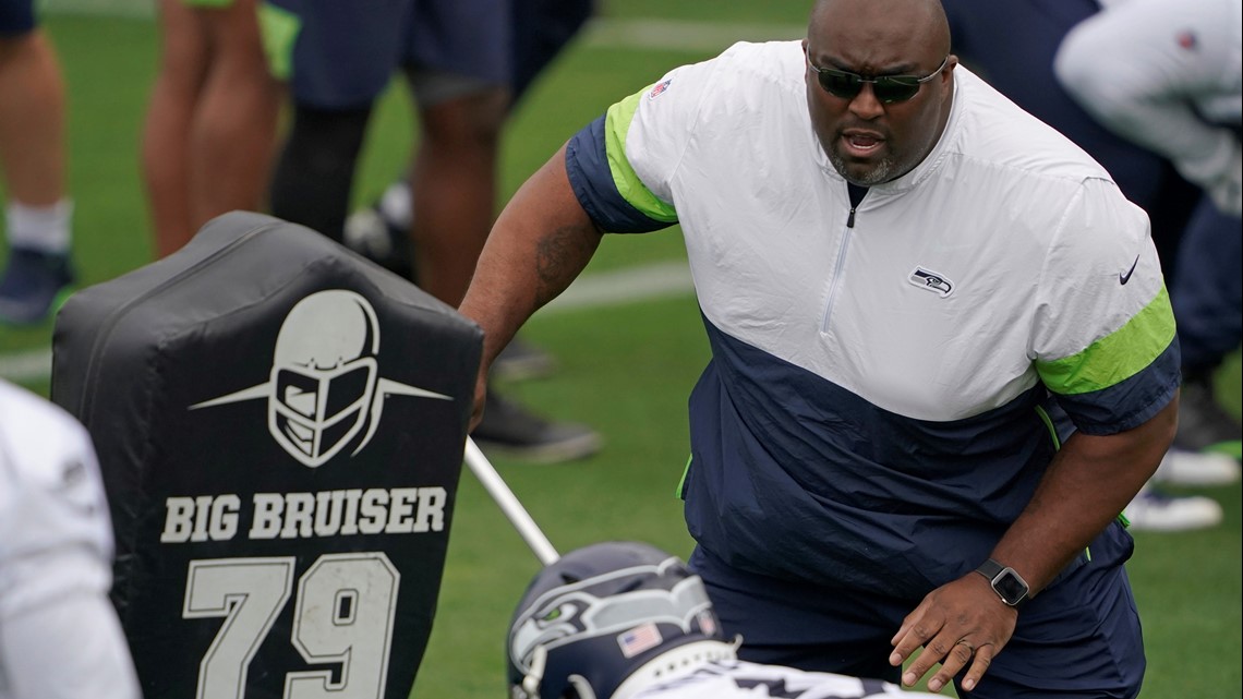 Seahawks promote Clint Hurtt to defensive coordinator | king5.com