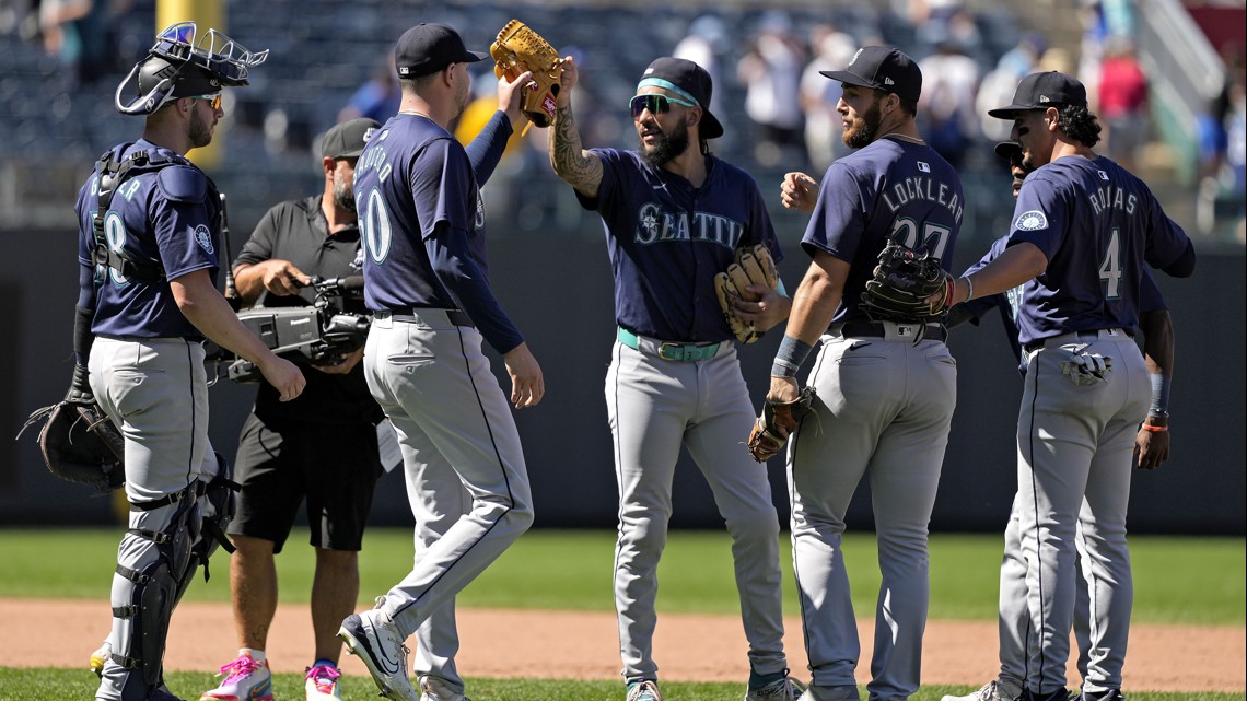 Rodríguez hits tiebreaking single in 3-run 10th as Mariners outlast ...