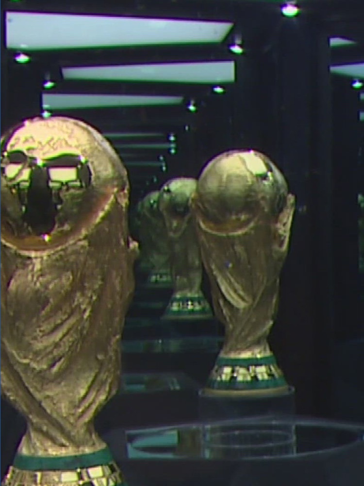 Original FIFA World Cup Trophy draws crowds to Seattle ahead of 2026 ...