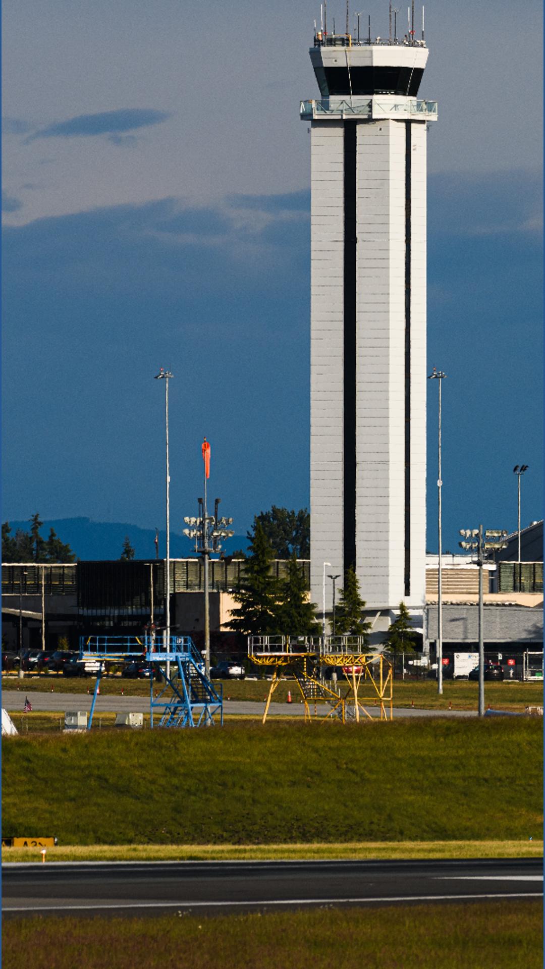 Small plane involving student pilot makes emergency landing at Paine ...