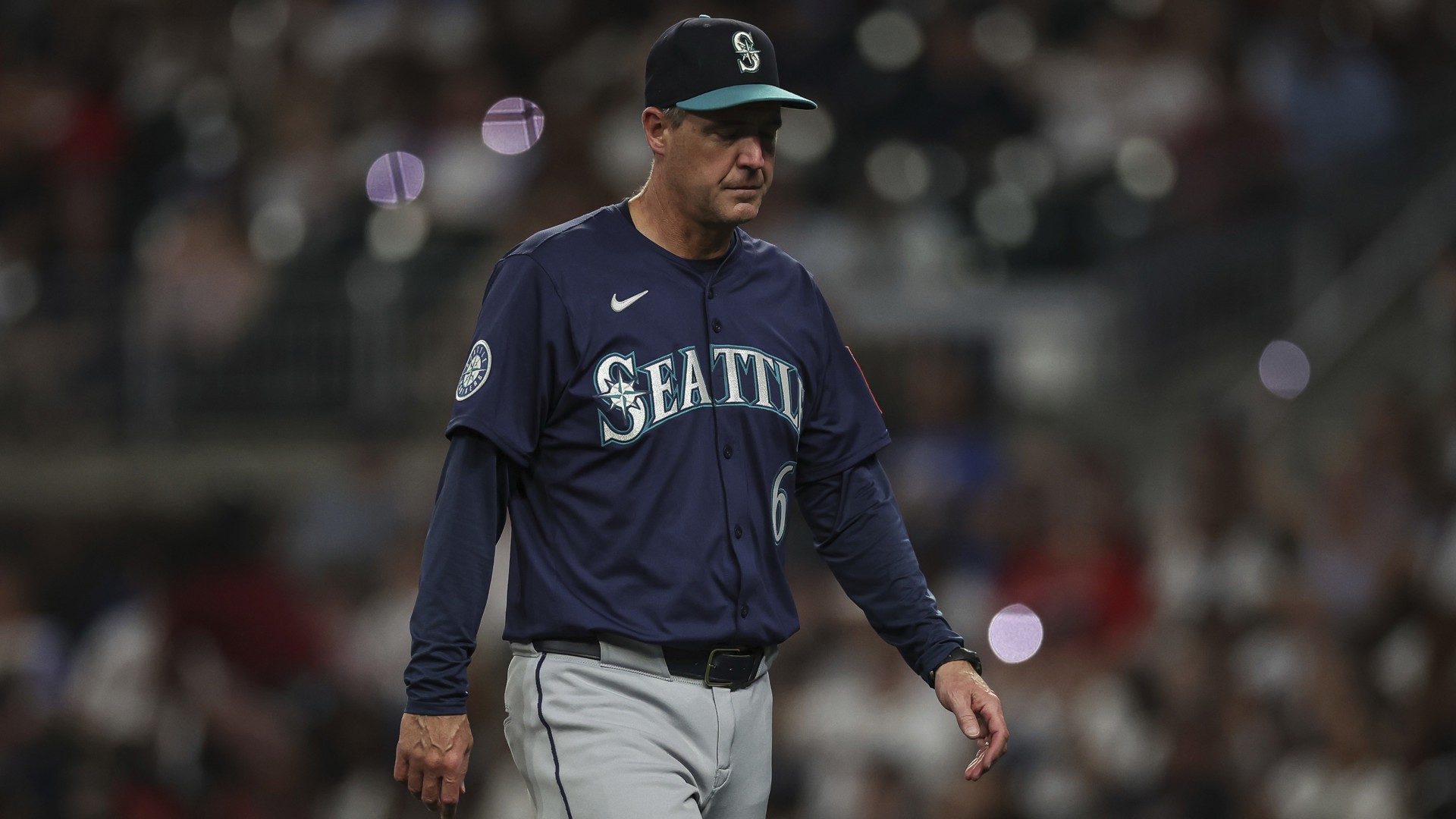 Seattle artist completes mural of Mariners fan favorite Julio Rodriguez ...