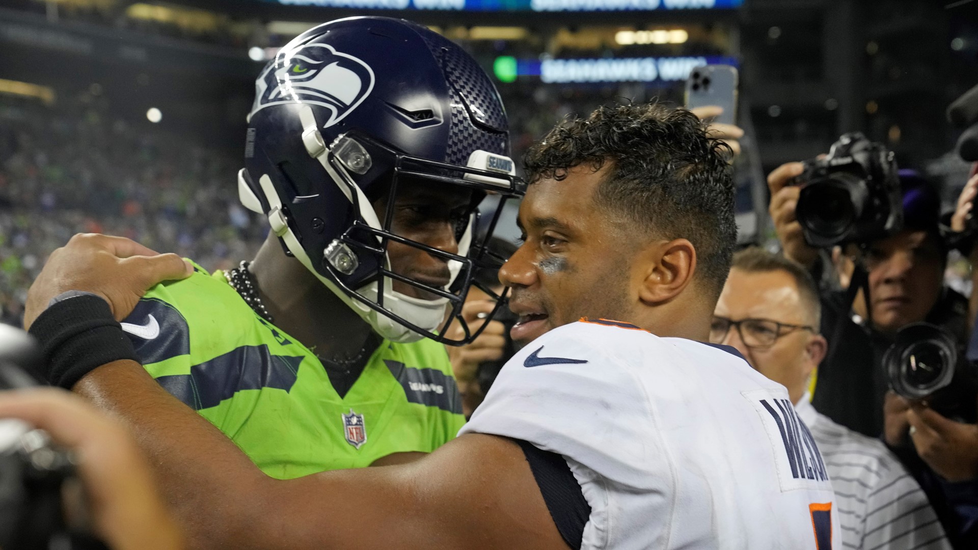 Geno Smith hears chants, relishes Seahawks opening victory | king5.com