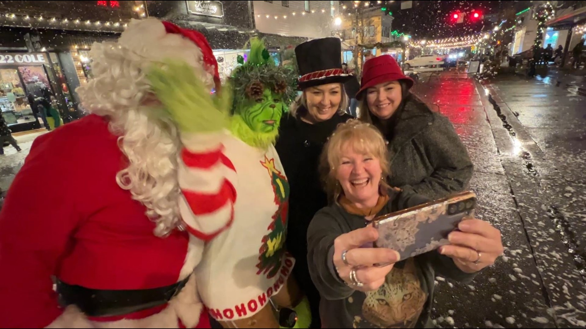 Enumclaw celebrates holidays with Saturday night snowfall | king5.com