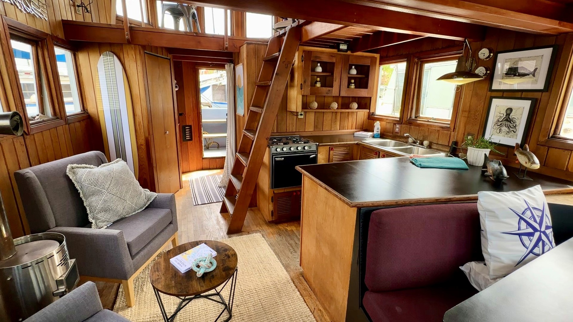 Cabin on the water awaits new owner of Hobo the Houseboat | king5.com