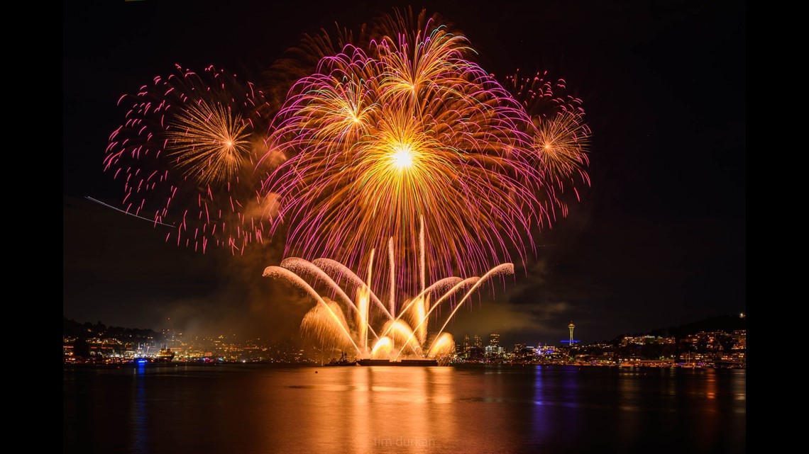 Seattle photographer captures stunning images of firework show | king5.com