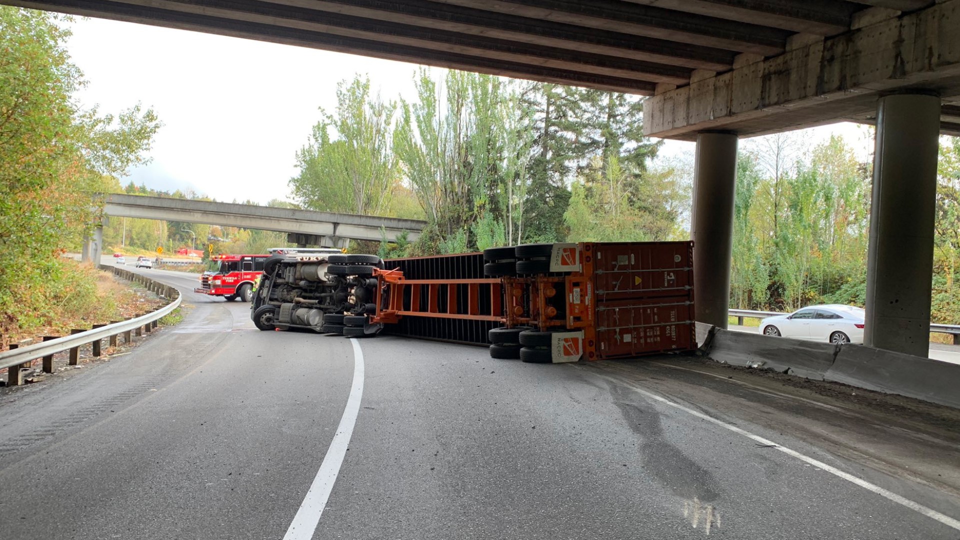 Overturned semi-truck at SB I-5 to NB 405 to cause major delays | king5.com