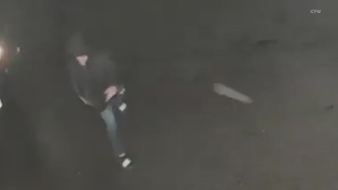 Man caught on camera throwing rocks at mosque in Kent | king5.com