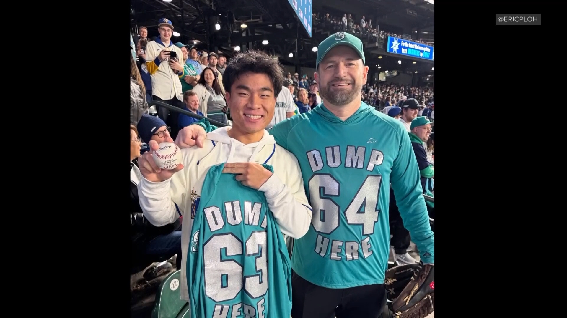 "Dump Here" fan gifts shirt to #63 homerun fan | king5.com