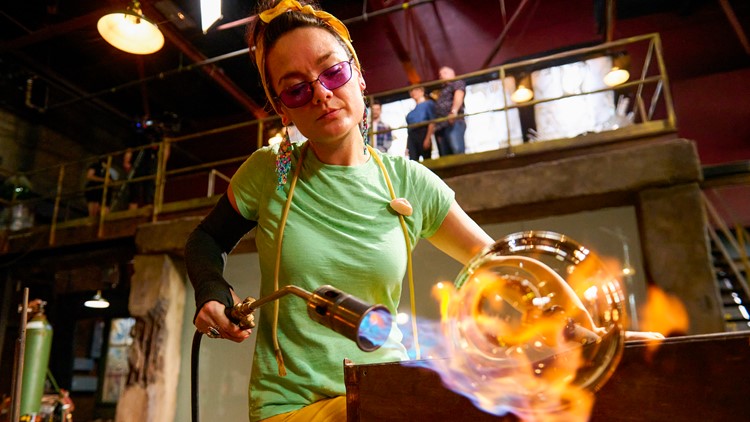 Glass blown art takes center stage at annual Seattle event | king5.com