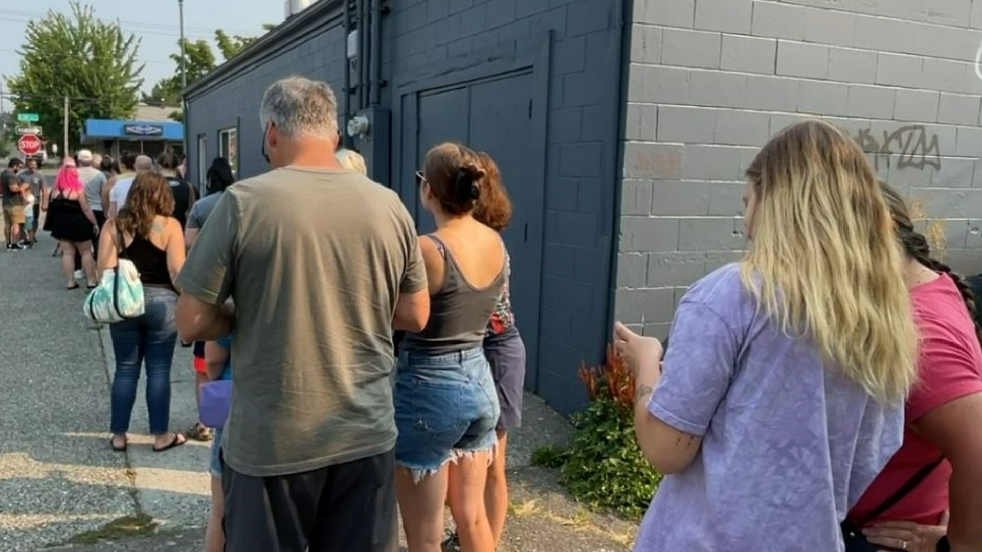 Oly's Malasadas draws long lines for tasty Hawaiian delicacies | king5.com