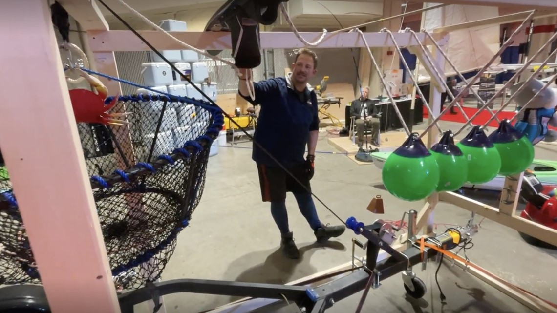 A 'Contraption Master' builds one of his biggest at the Seattle Boat ...