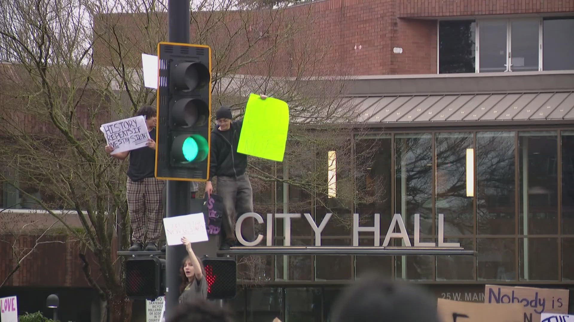 WA students walk out protesting US immigration policies | king5.com