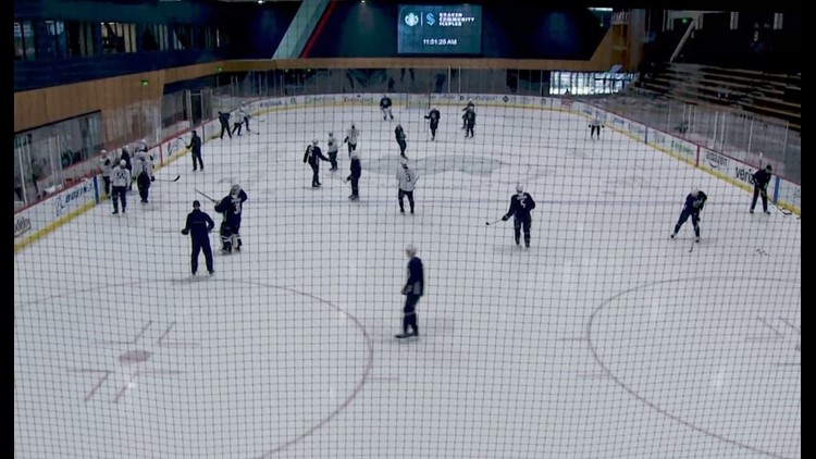 Watch live hockey while you eat and drink at 32 Bar & Grill | king5.com