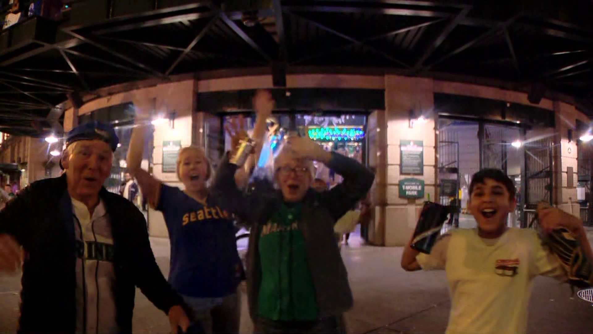 Seattle Mariners clinch playoff berth, eye division title | king5.com