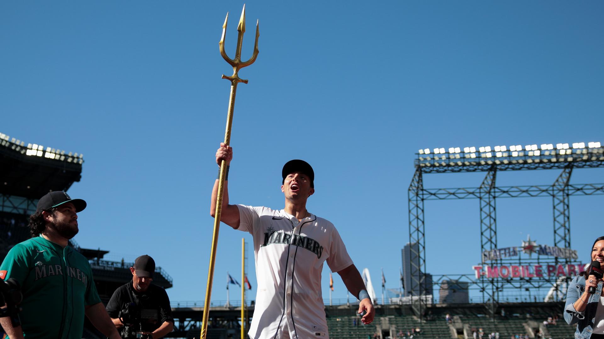 Mariners edge White Sox in 11th to complete series sweep | king5.com