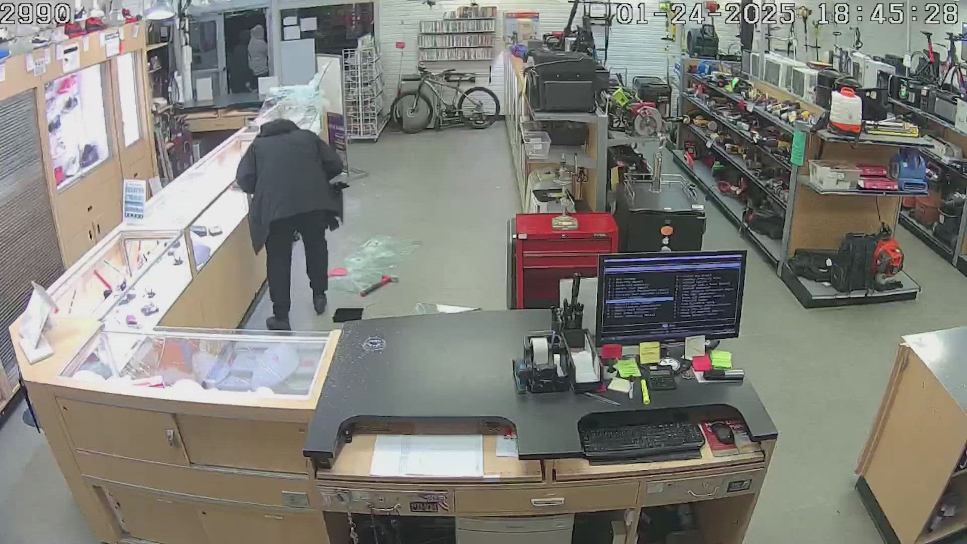 Suspect arrested in sledgehammer robbery spree across Snohomish and ...