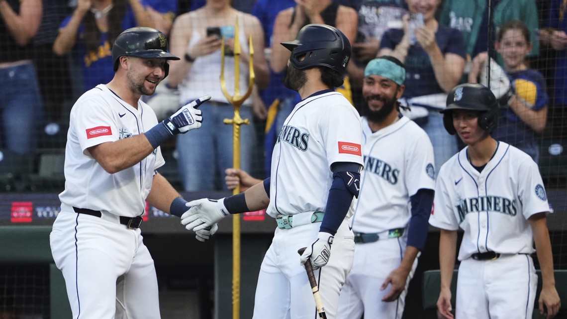 Cal Raleigh hits 50th homer, joining Mickey Mantle as switch-hitters to reach mark | king5.com