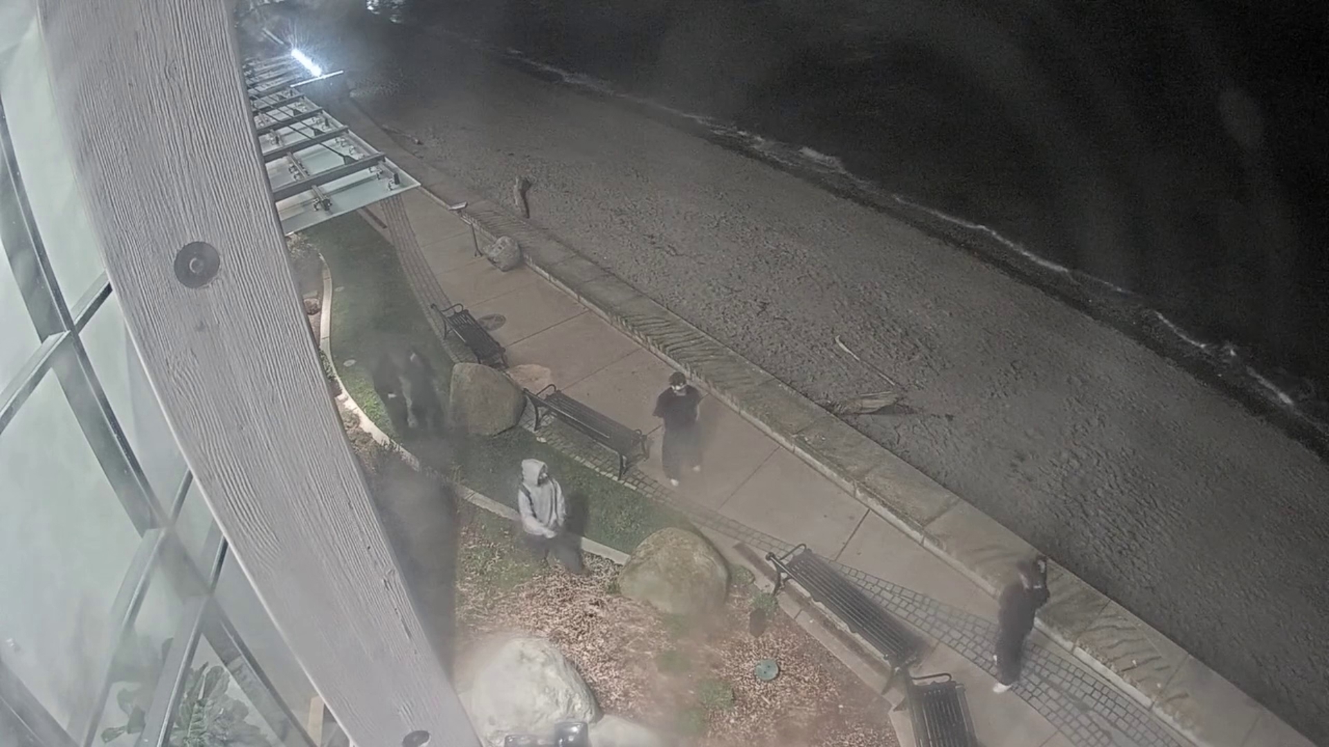 Video, photos show potential Edmonds shooting suspects | king5.com