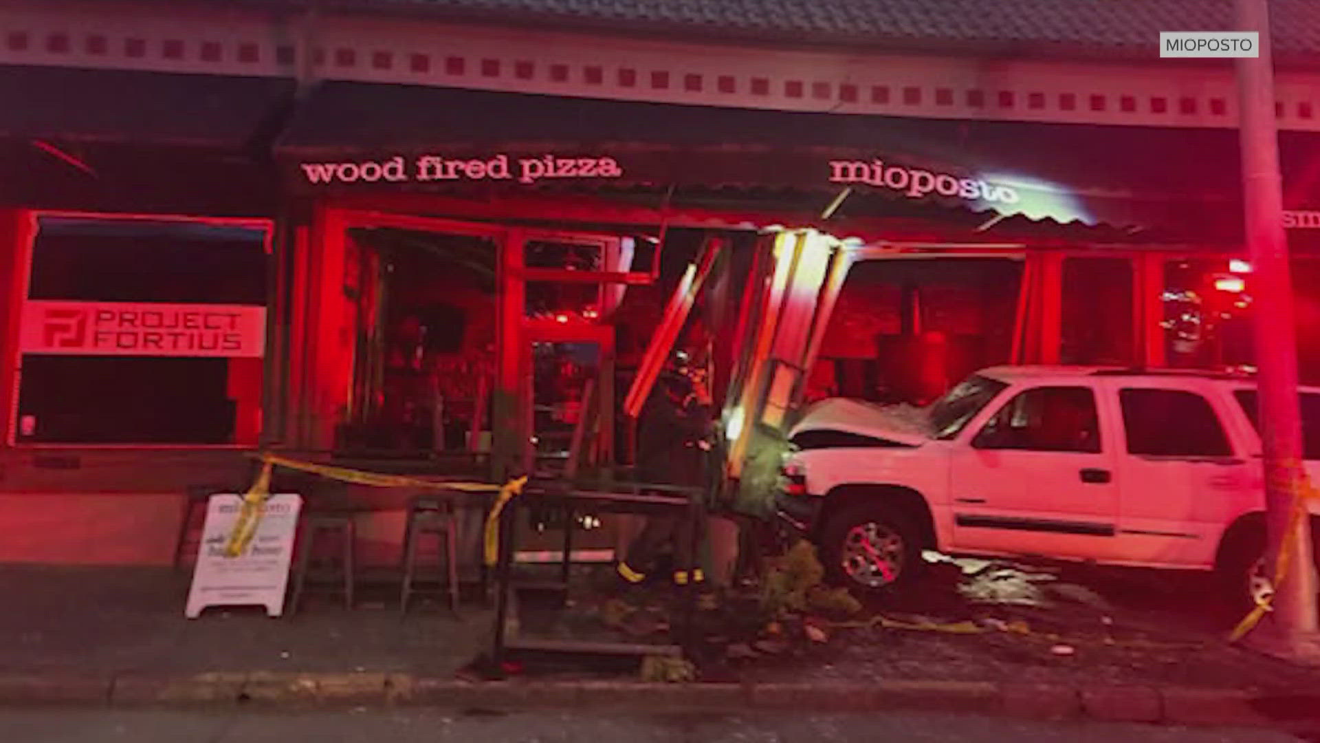 3 recovering after car crashes into Seattle pizza restaurant | king5.com