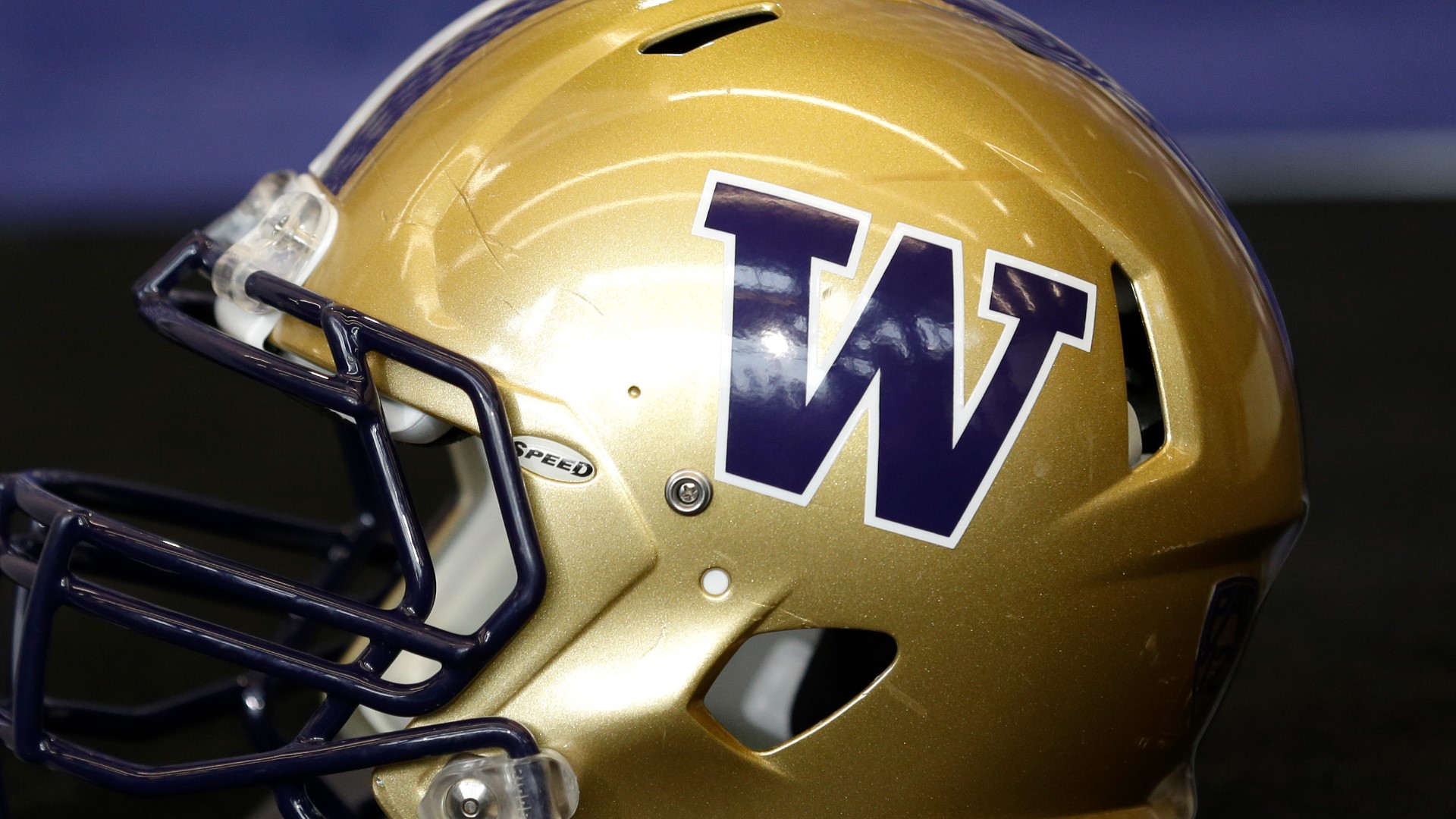 Lawsuit: UW football mishandled former player's knee injury | king5.com