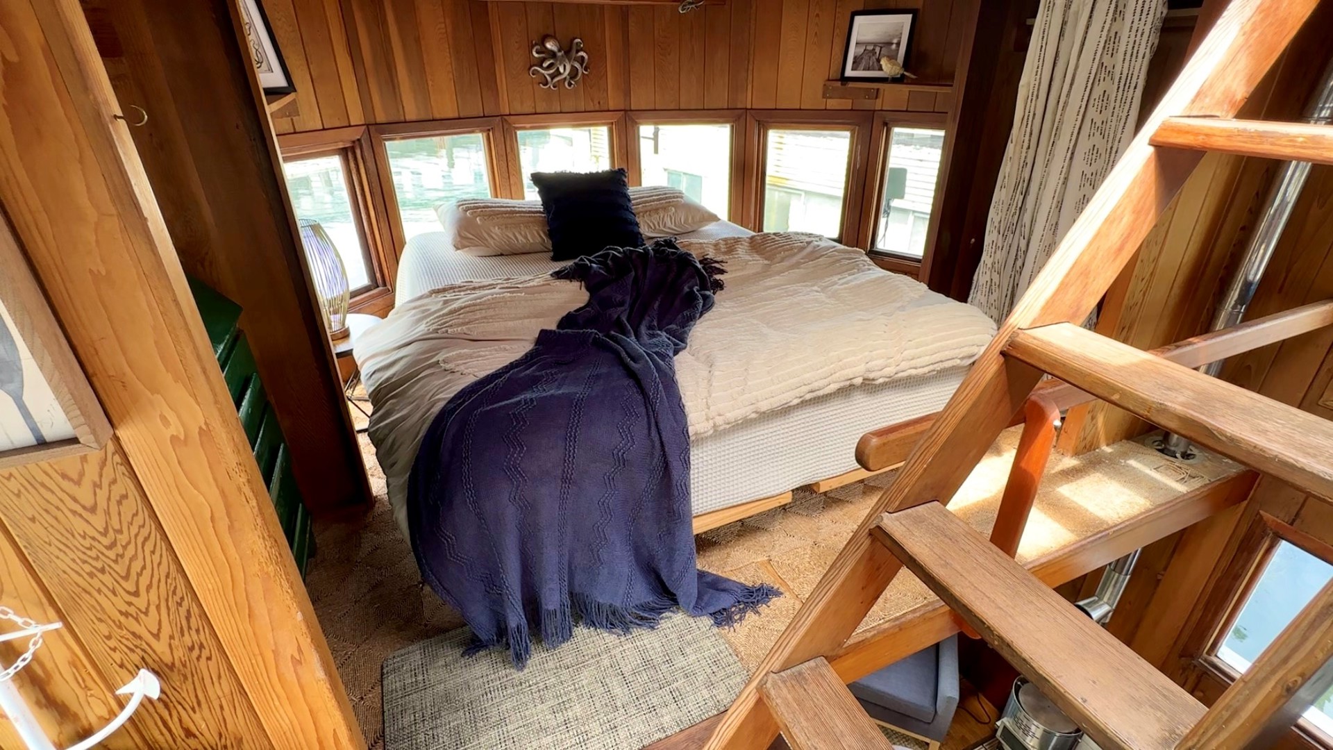 Cabin on the water awaits new owner of Hobo the Houseboat | king5.com