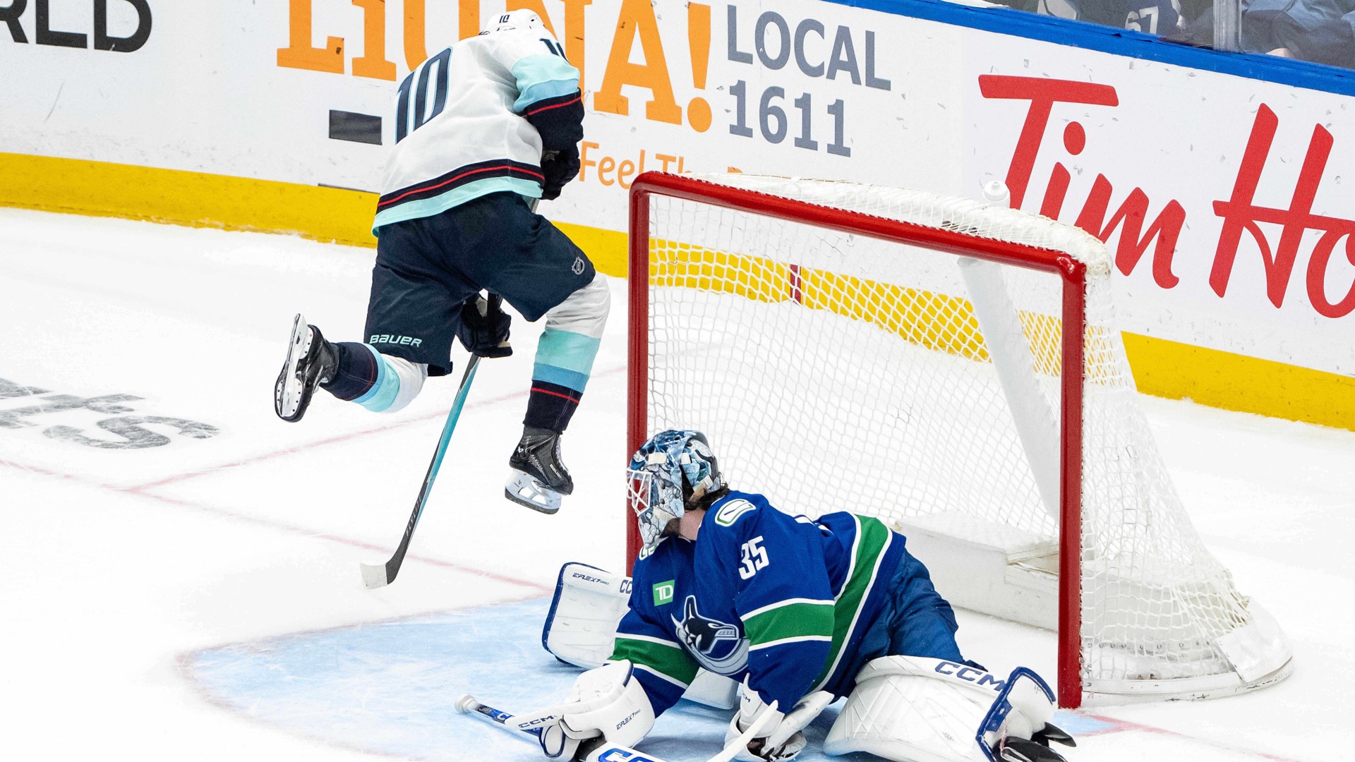 Matty Beniers scores in shootout to give Kraken 4-3 win over Canucks ...