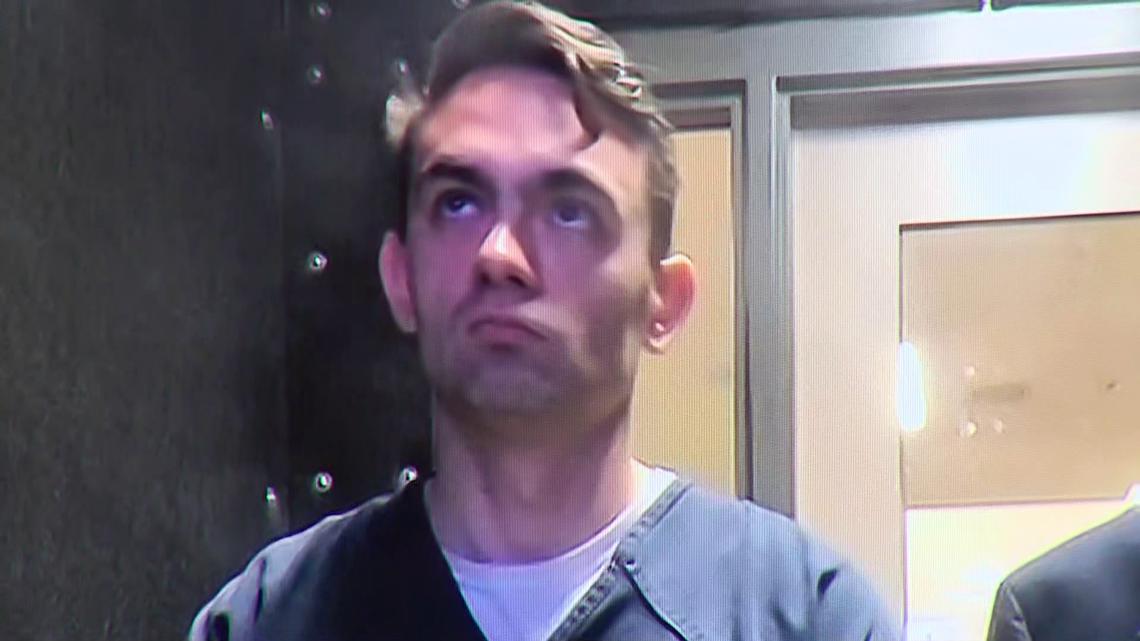 Two veterans face charges for assault, stealing weapons | king5.com