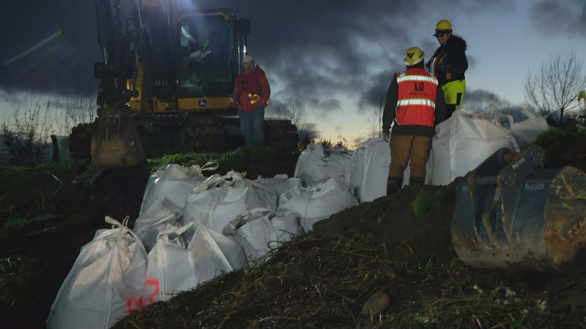 Crews work to repair damaged levee in Tukwila | king5.com