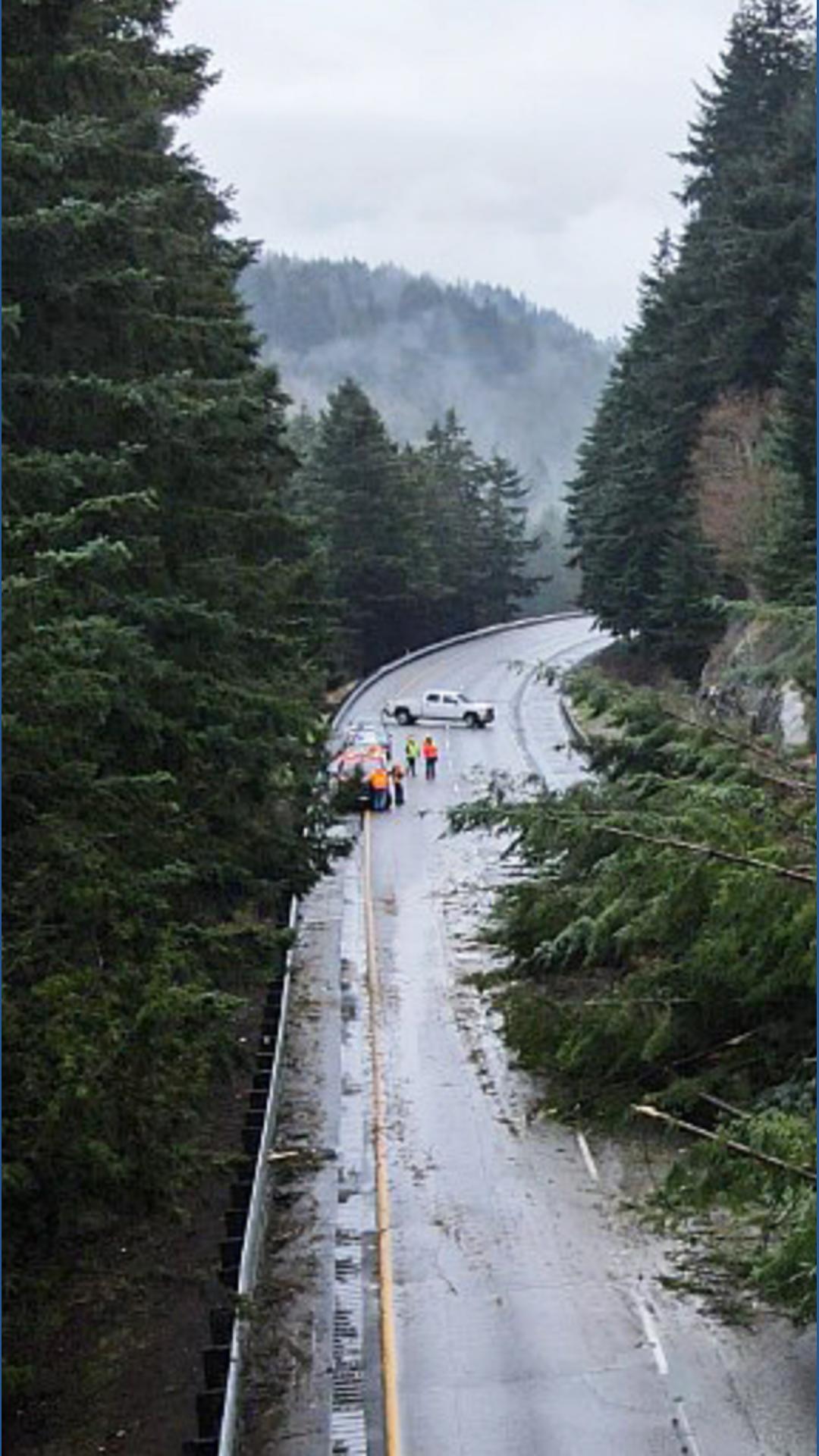 All lanes of I-5 north near Bellingham remain blocked after landslide ...
