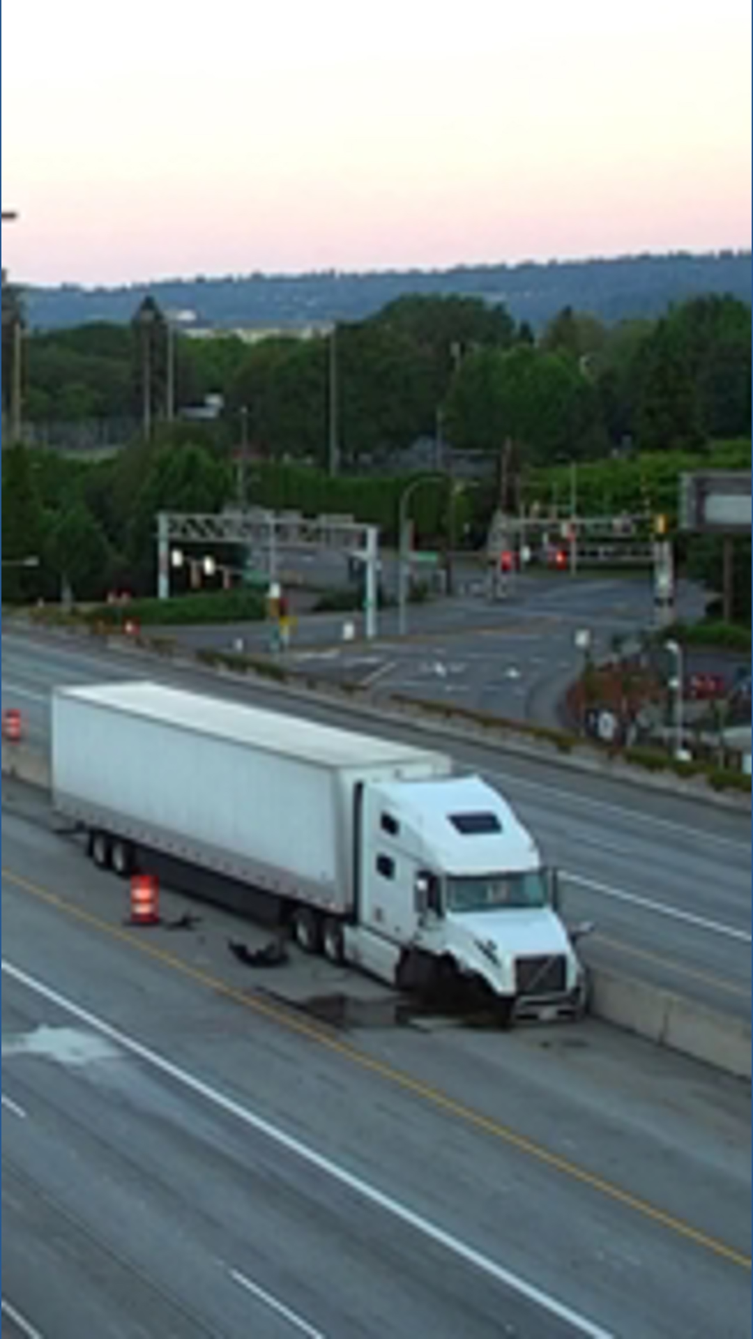 Crash blocks all northbound lanes of I-405 in Renton | king5.com
