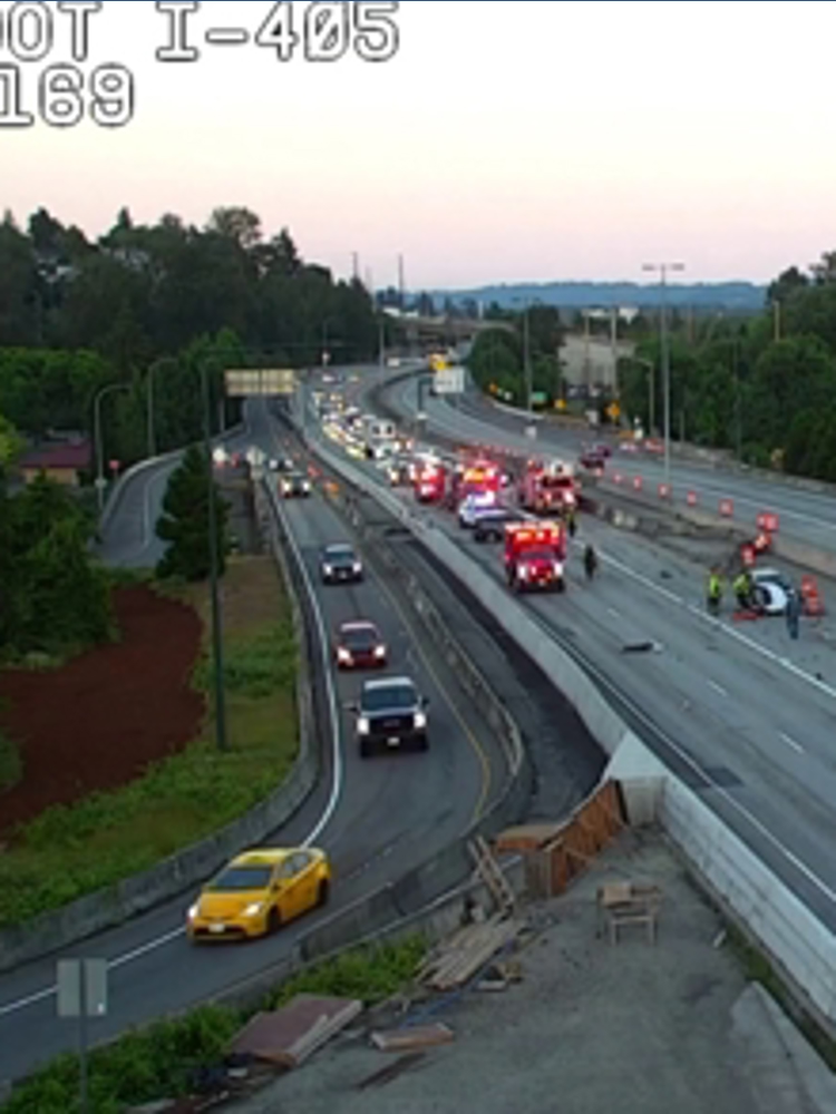 Crash blocks all northbound lanes of I-405 in Renton | king5.com