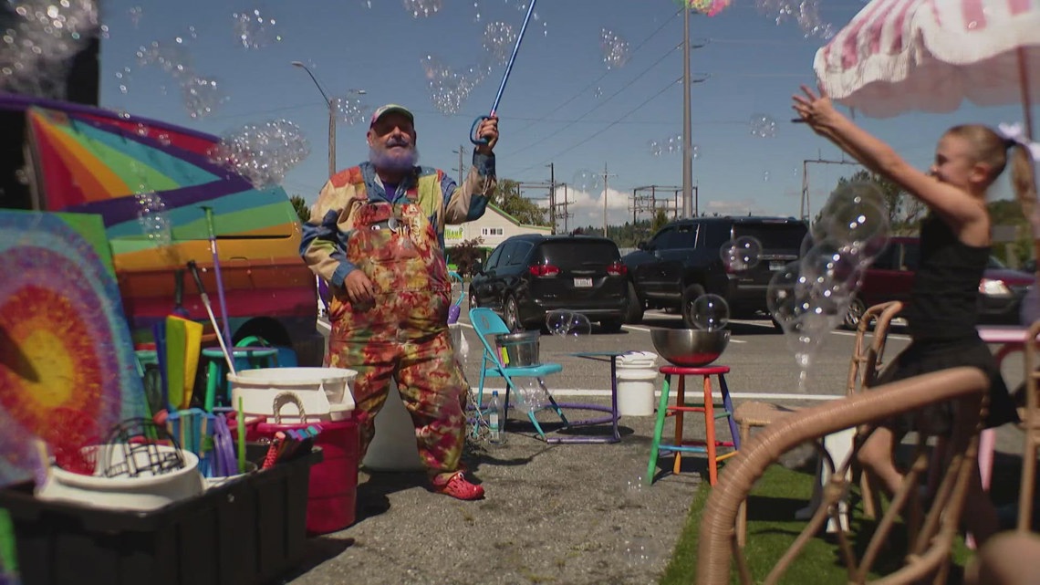 Bubble Man spreads joy, kindness in Washington | king5.com