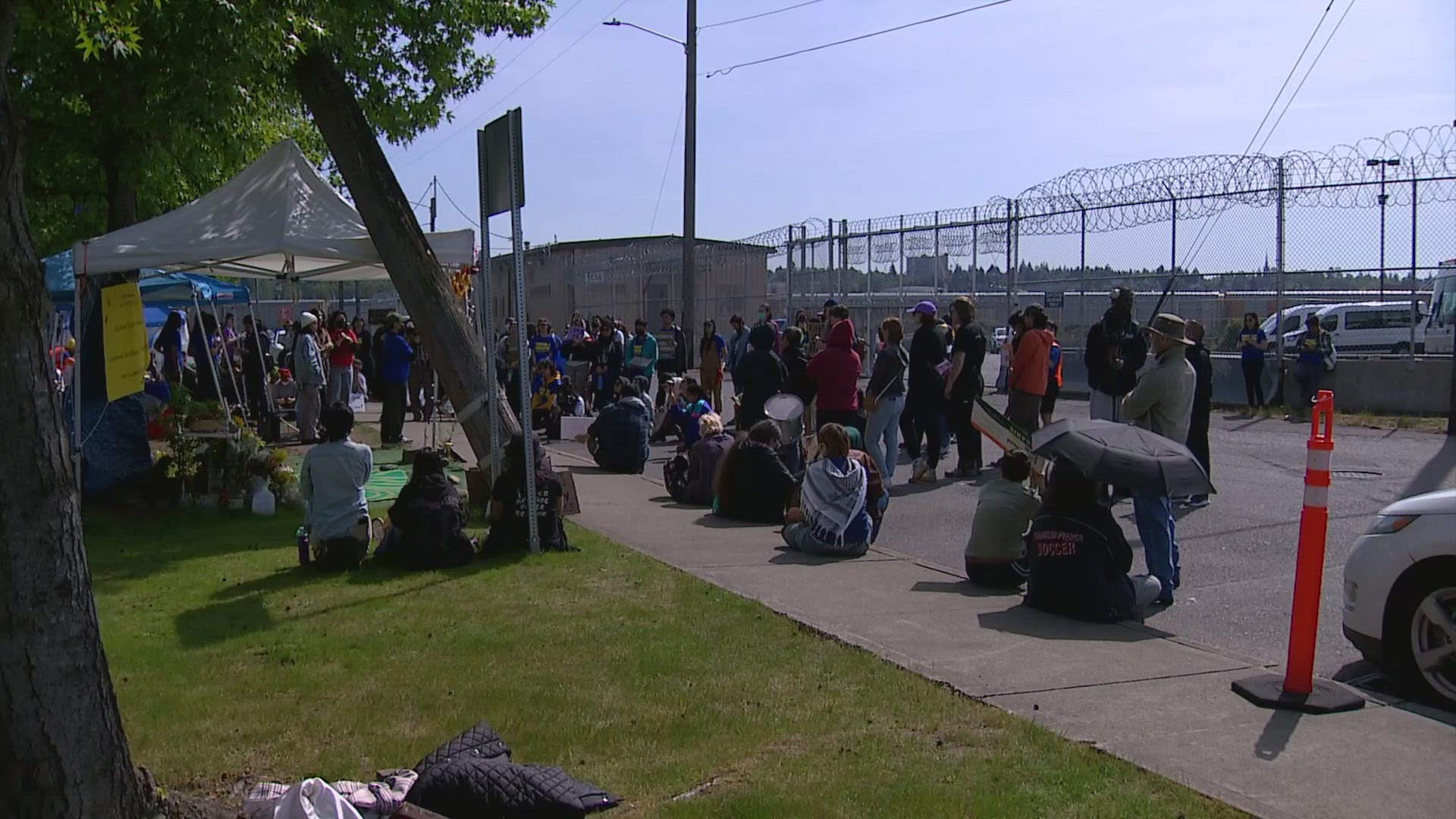 Protesters rally for release of two Filipino women at Tacoma detention ...