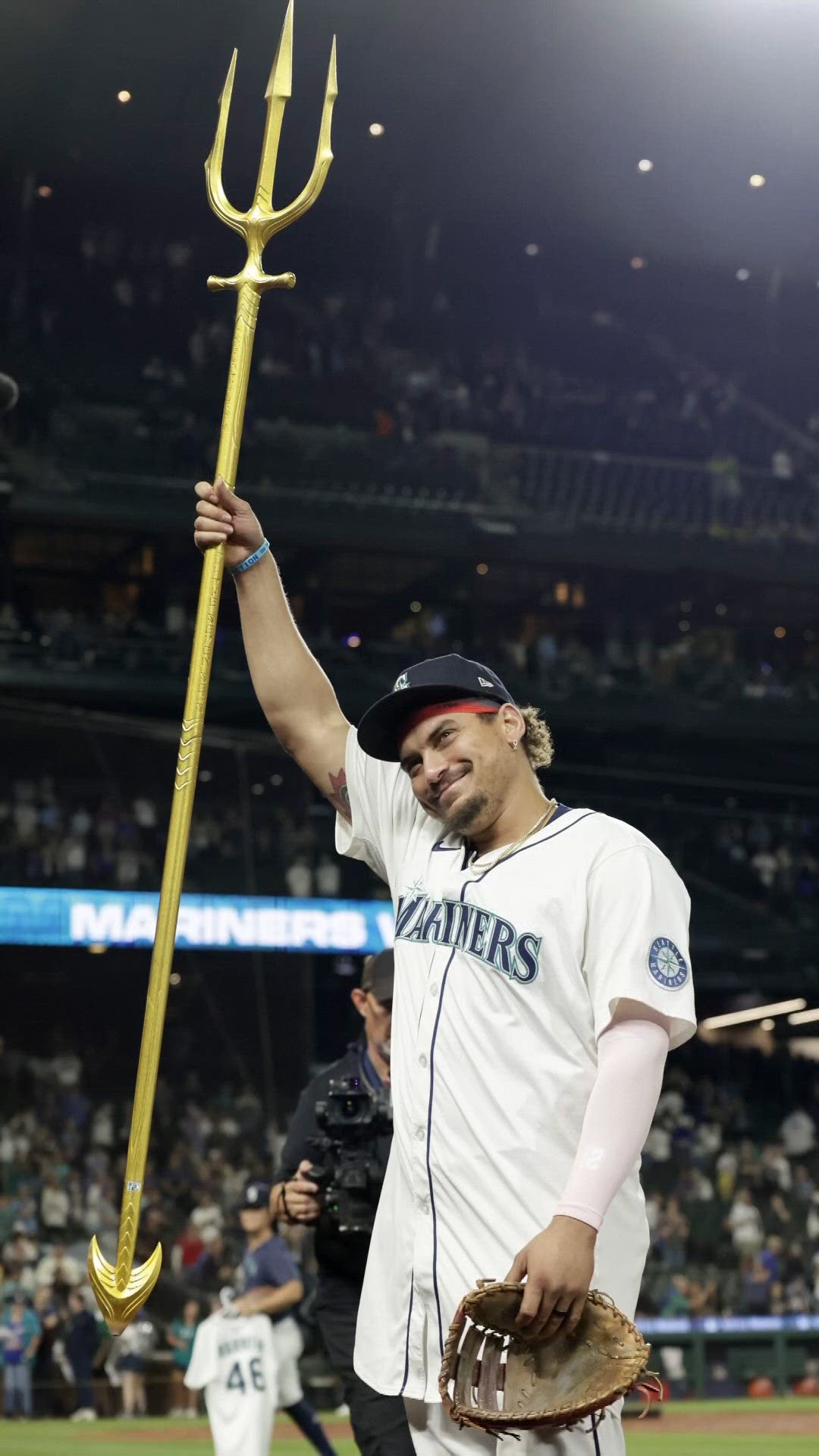 Josh Naylor talks about why he wanted to re-sign with the Mariners ...