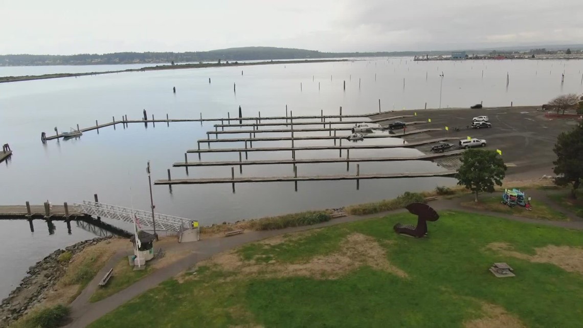 Port of Everett works to clear sandbar stranding boaters at Washington ...
